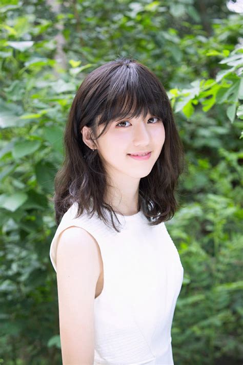 李凯馨温柔甜美夏日写真图片