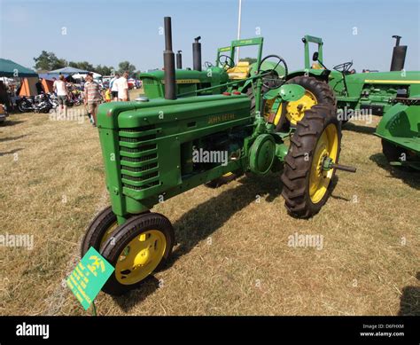 The 1940 John Deere Model H Is A Classic Agricultural Tractor Known