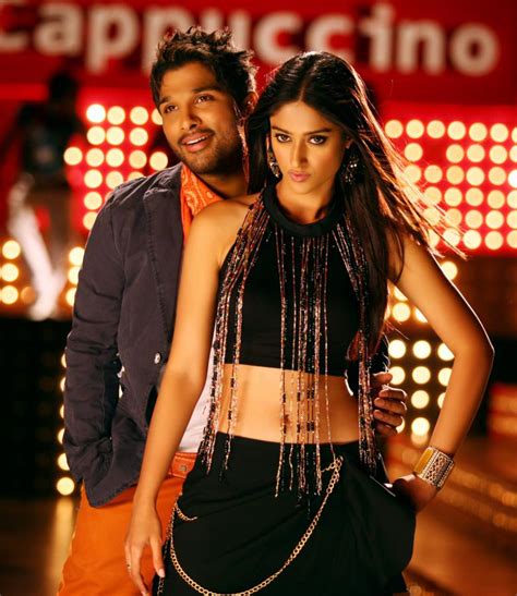 Celeb Saree Ileana Navel Dancing With Allu Arjun In Julayi Latest Movie Hot New Pics