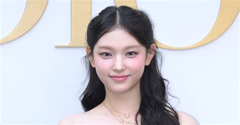 뉴진스 해린 예의바른 고양이 미소 Se★포토