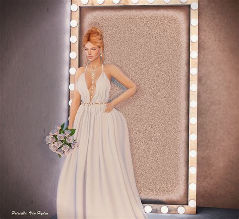 Chloe Poses Beo Acrid