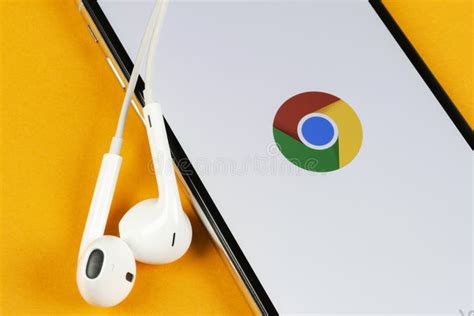 Google Chrome Application Icon On Apple IPhone X Screen Close Up