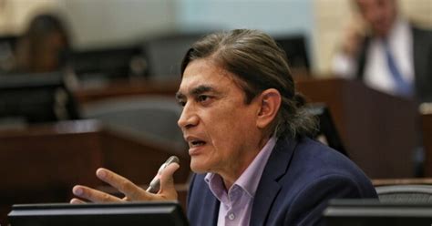 Чому Густаво Болівар не був обраний другим віце президентом Сенату в Колумбії незважаючи на