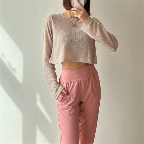 운동하는언니들 린넨 뒤트임 필라테스복 요가복 필라테스옷 필라테스상의