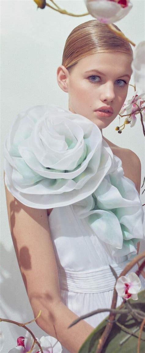 Ester Abner Fashionista Clothes Rose Fashionista