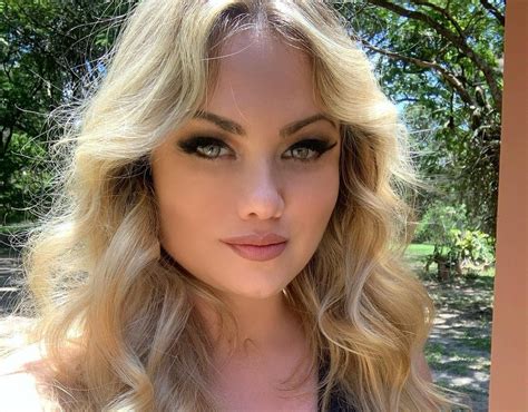 Ellen Rocche Bio Age Height Wiki 😍 Models Biography