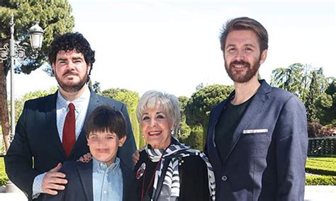 Manuel Y Paco Los Hijos De Concha Velasco Que La Han Arropado Hasta El último Momento