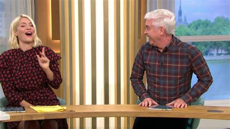 This Mornings Holly Willoughby Returns To Host Alongside Phillip