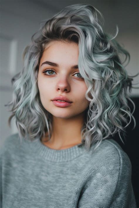 26 Effortlessly Stylish Shoulder Length Curly Hairstyles To Try In 2024