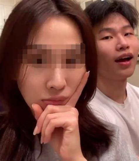 A Recent Photo Of Chen Kuns 20 Year Old Son Was Exposedthe Three