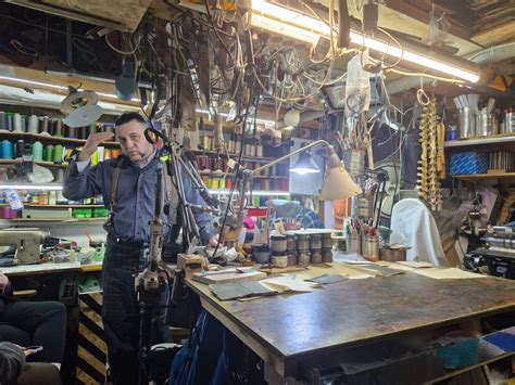 Lumea Designerului Matei Corvin Viața Printre Materiale Tipare și