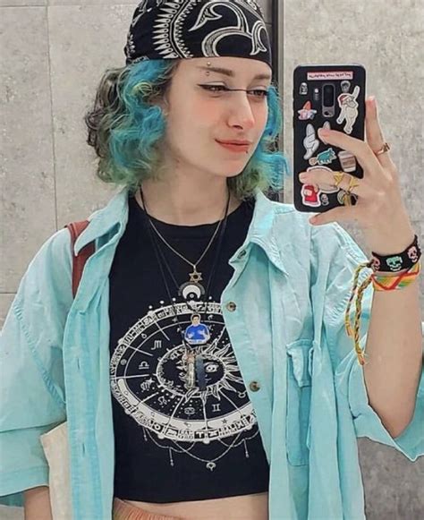 بالاترین آرمیتا عباسی رو بازداشت کردن موهای سرشو تراشیدن و اینقدر بهش تجاوز کردن که خونریزی