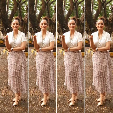 Madirakshi Mundles Feet