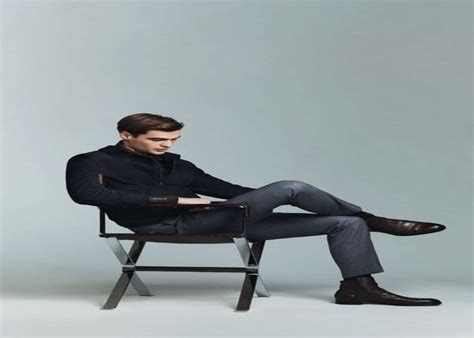 How Do You Pose For One Person Nokishita Camera