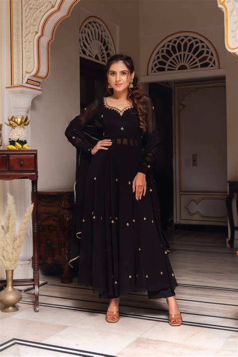 Mayra Suit Set Bhaviniparis