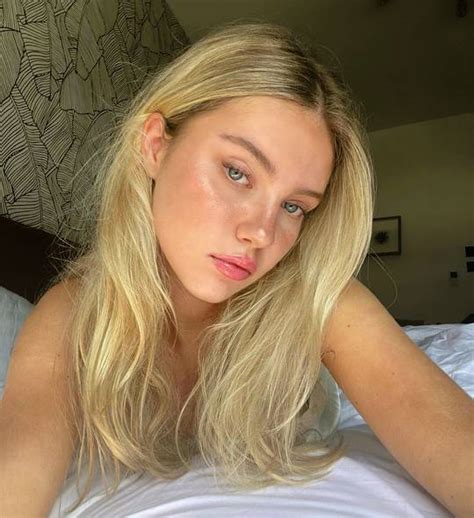 Annie Schroeter Scrolller