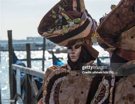 Karneval Venedig Photos And Premium High Res Pictures Getty Images