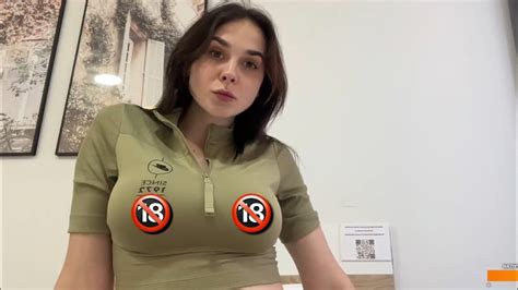 ДИРУБЕНС СПАЛИЛА СОСКИ ГОРЯЧАЯ СТРИМЕРША БЕЗ ЛИФЧИКА ПРЯМО НА СТРИМЕ YouTube