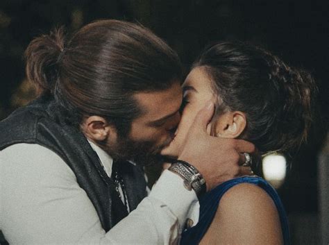 Can Yaman Demet Ozdemir Coppie