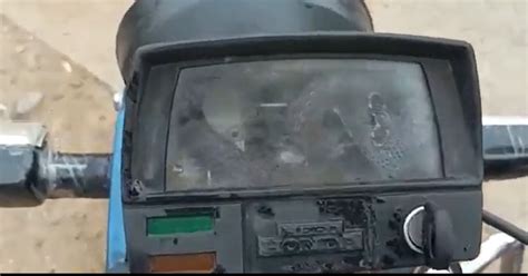 viral video viral video bike speedometer உள்ளே விஷப்பாம்பு உஷார்
