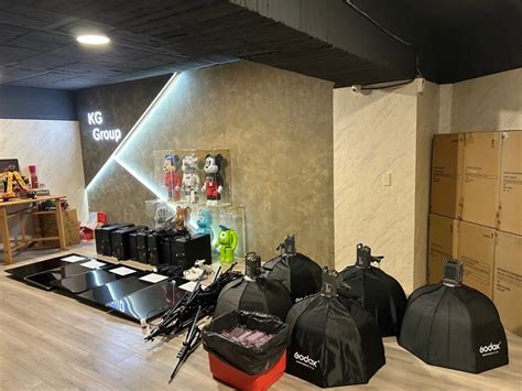 合法公司掩護真人直播機房 警破百家樂賭場美荷官24小時發牌