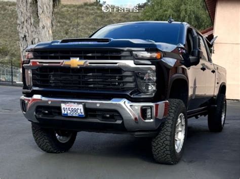 2025 Chevrolet Silverado 2500 Hd With 20x10 24 Tis 563bs And 29565r20
