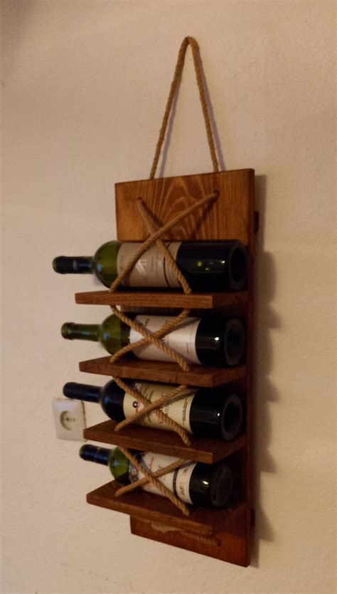 Висечка сталажа за вино од дрво Креативномк