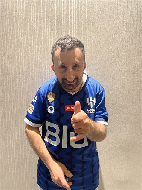 صحيفة الوئام صورة كوكسال بابا بقميص الهلال تقلب مواقع التواصل الاجتماعي