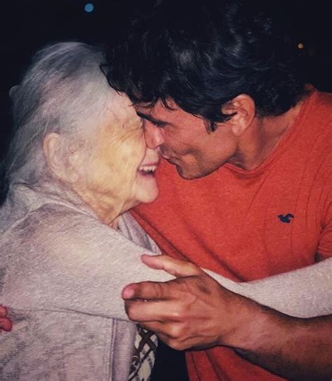 El Video De Sebastián Estevanez Con Su Abuela Y Su Sobrina Que Hizo