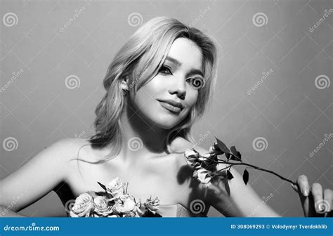 Cara De Mujer Retrato De Modelo Sensual Joven Imagen De Archivo