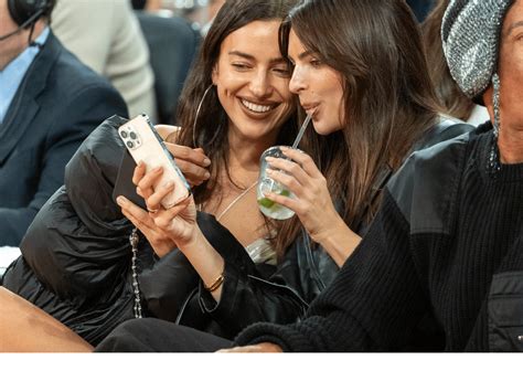 They Know She A Bandwagon Fans React As Model Emily Ratajkowski Is