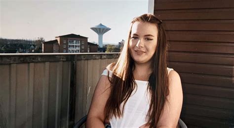 Elin 22 är Döende I Cancer Planerar Både Bröllop Och Begravning