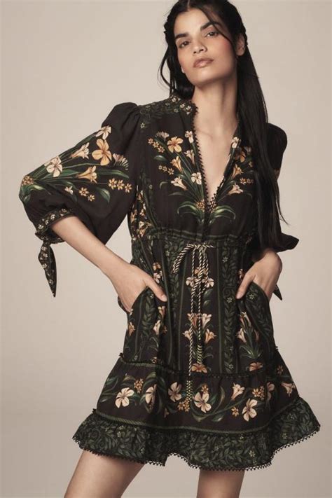 팜 리오 플라워 아치 리넨 블렌드 미니 드레스 앤트로폴로지 한국 공식 스토어 유니크한 여성 패션 및 라이프스타일 편집샵 200개이상의 프리미엄 브랜드 여성 의류