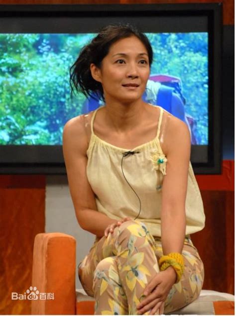 李婷在与邵峰一起参加《流金岁月》，为《我心依旧》小真扮演者中的 万佳直播吧