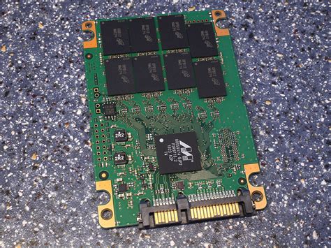 Crucial Realssd C300 128 Gb Sata 6 Gbs Review Packaging And The Drive