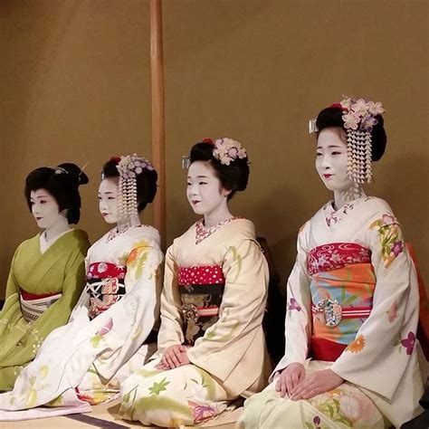 Geiko And Maiko Of Pontocho Geisha Japanese Geisha Japanese Festival