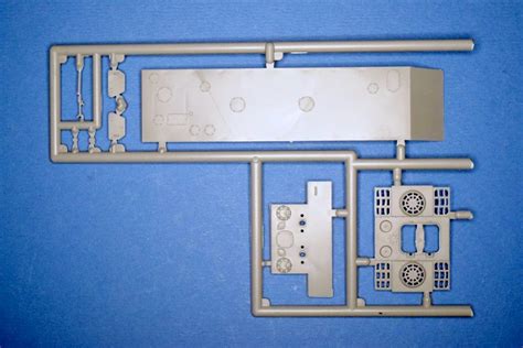 Modelcollect 172 V1 E100 Chassis Ua72071 The Airfix Tribute