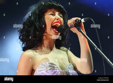 Kimbra Performance