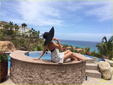 Debby Ryan Hosts Reddit Ama On Her 22nd Birthday Photo 812352 Photo