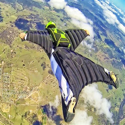 How To Wingsuit And How Wingsuits Work Skydive Ramblers