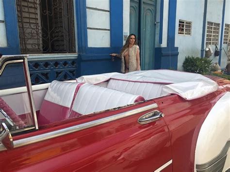 Ego Ju Isen Para As Ruas De Havana Ao Posar Nua Para Ensaio