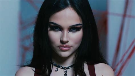 Maggie Lindemann 🖤 Maggie Lindemann Black Red Hair Maggie