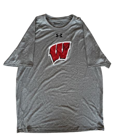 Grace Loberg Wisconsin Volleyball Signed Team Issued Practice Shirt S