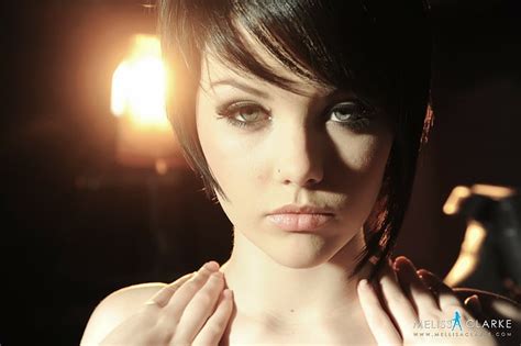 Mujeres Hombros Desnudos Modelo Melissa Clarke Cara Lámpara