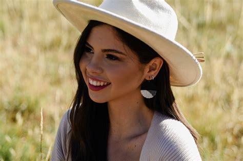 Sarah Lomans Instagram Twitter And Facebook On Idcrawl