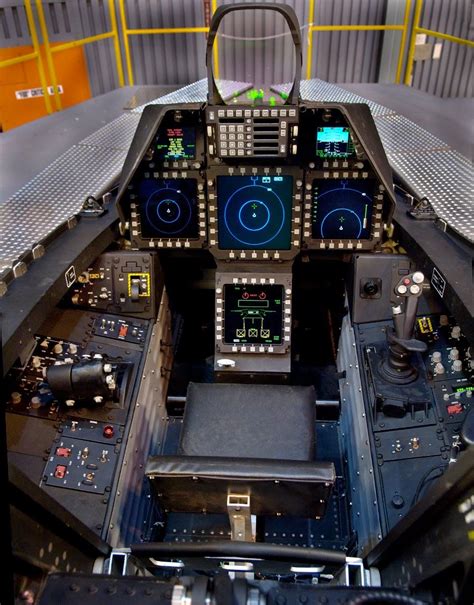 進化が目醒しい歴代の戦闘機コックピット F 22 Raptor Fighter Jet Cockpit Interior