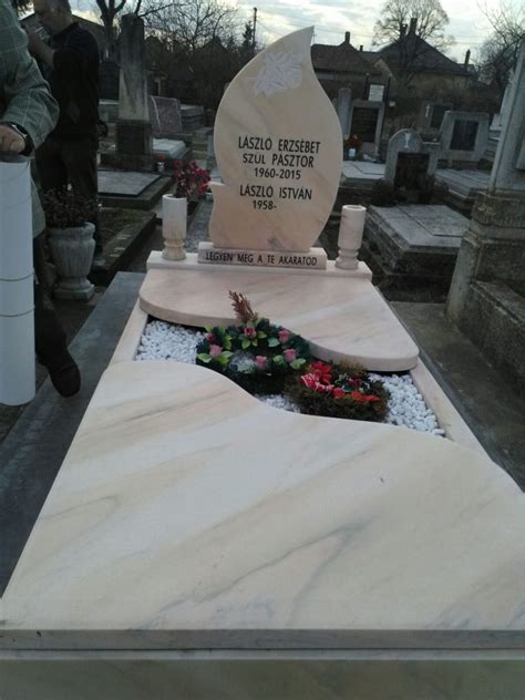 Morminte Marmura Simeria Monumente Funerare Cruci Morminte Fantani Piatra