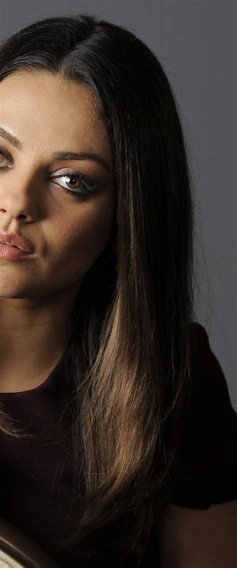 750x1800 Mila Kunis Actress Brunette 750x1800 Resolution Wallpaper