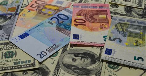 Euras Ir Jav Doleris Beveik Pasiekė Paritetą Verslas 15minlt