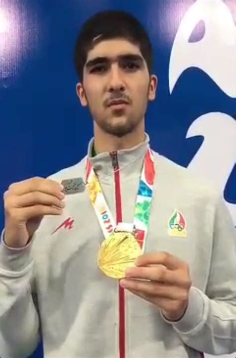 اهدا مدال طلای تکواندو به سردار شهید حسین غنیمت پور عکس